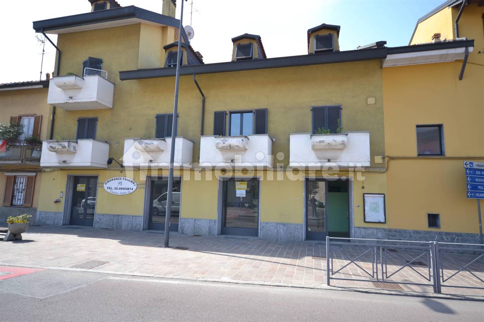 Locale commerciale con laboratorio in Vendita