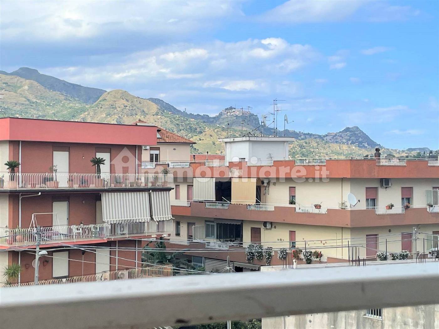 Trilocale via Giuseppe Garibaldi, Calatabiano