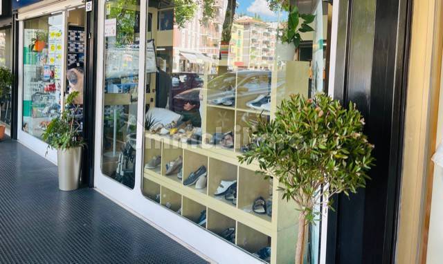 Locale commerciale in Vendita