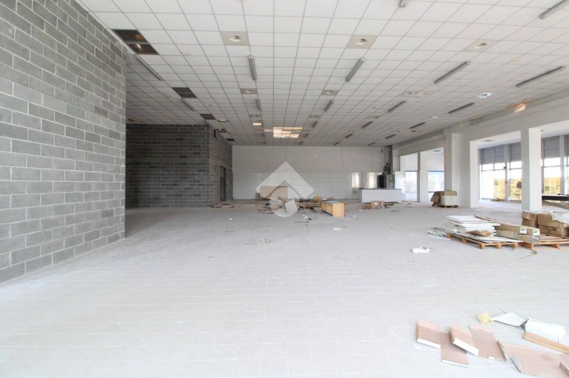 Locale commerciale in Vendita