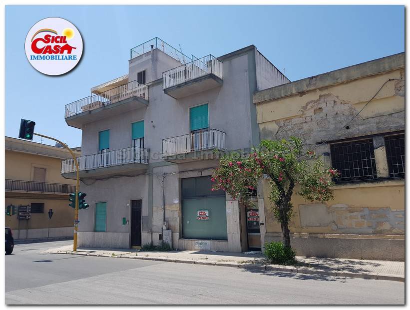 Locale commerciale in Vendita