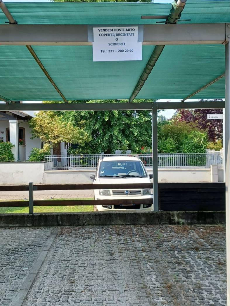Posto auto - moto in Vendita
