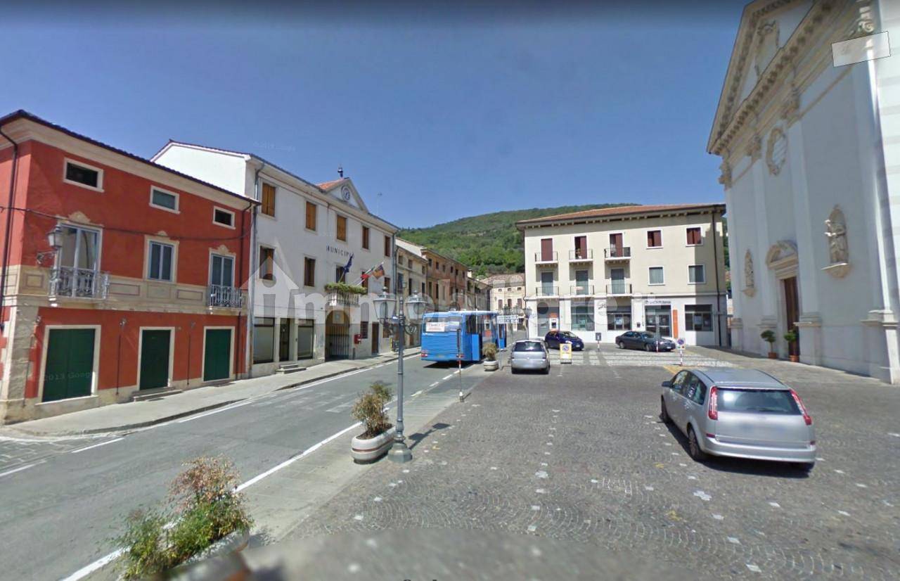 Locale commerciale in Vendita