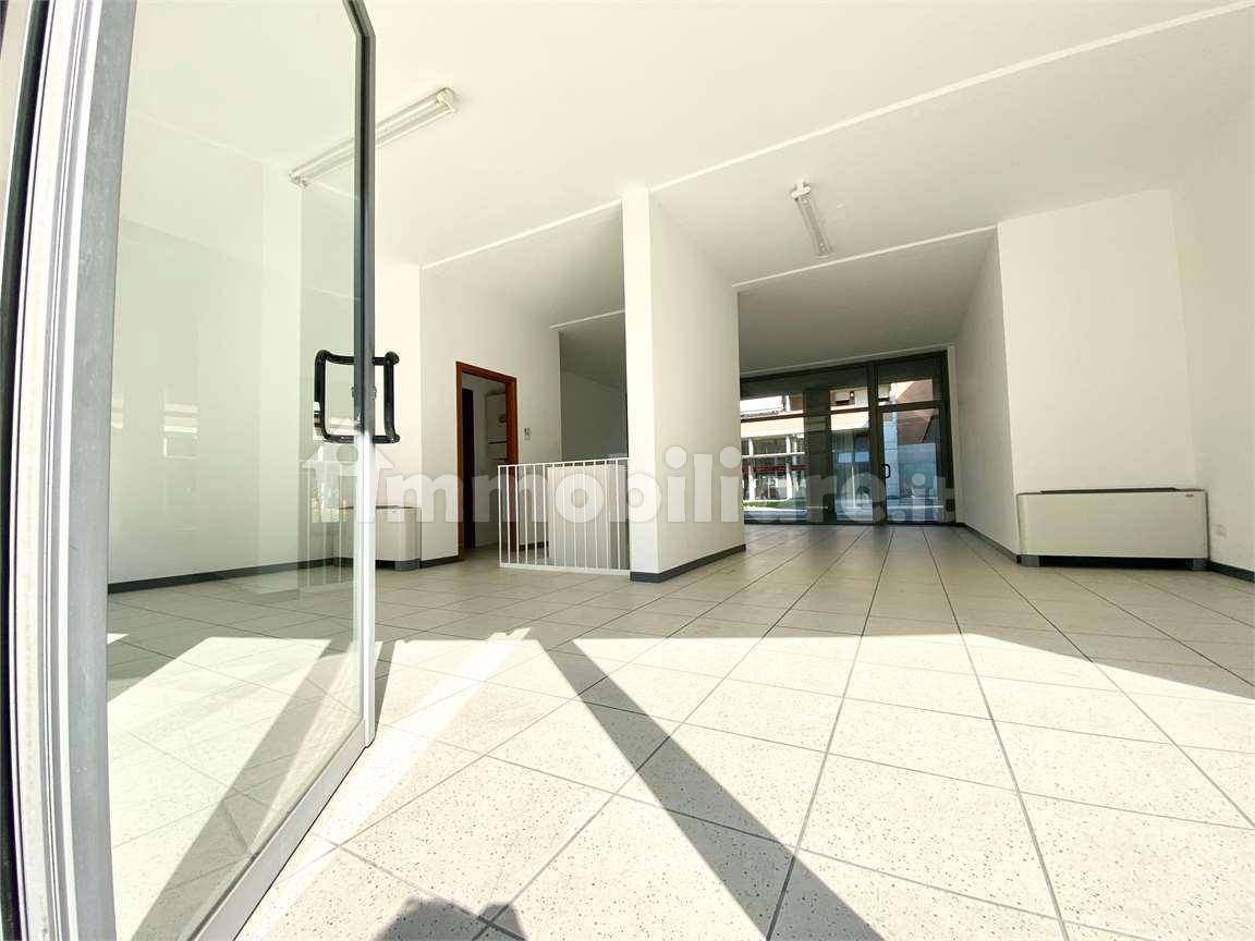 Locale commerciale in Vendita