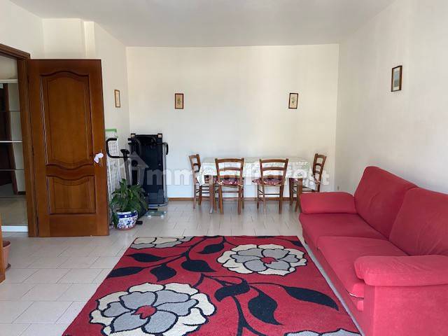 Trilocale ottimo stato, terzo piano, Centro, Viadana