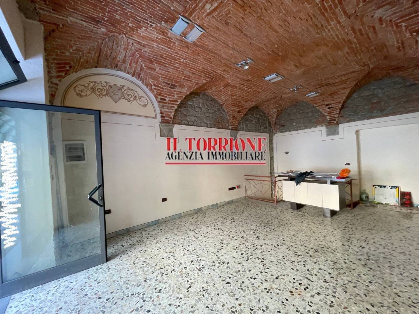 Locale commerciale in Vendita