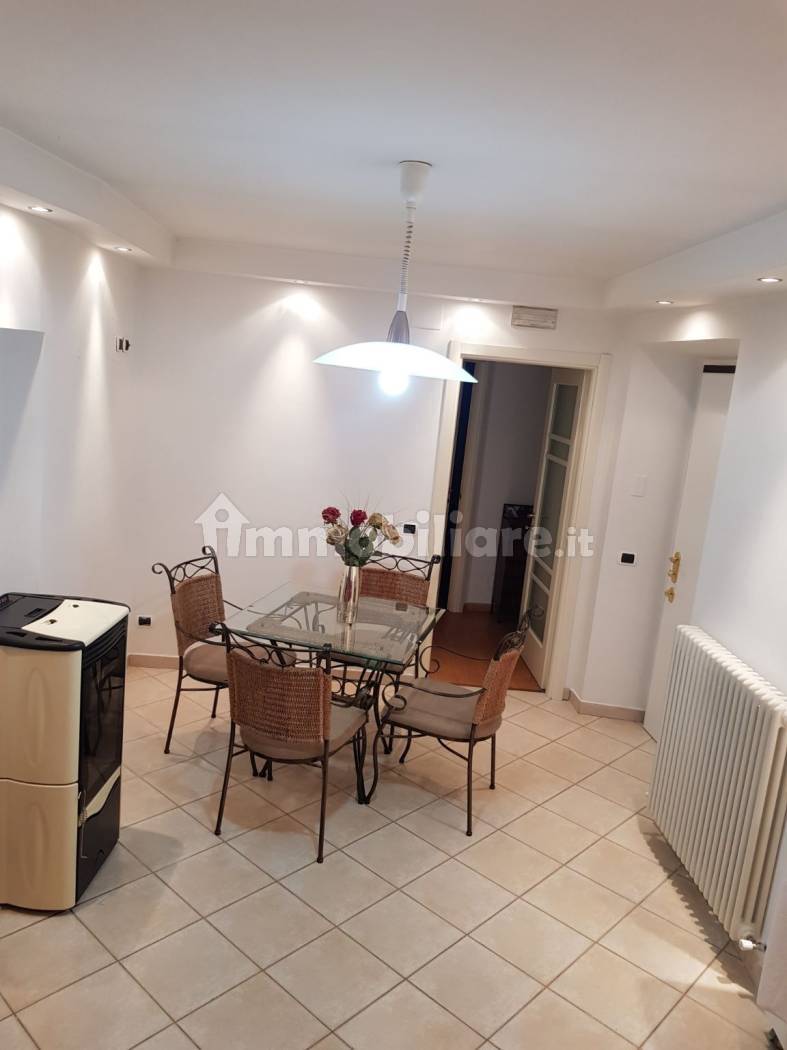 Quadrilocale via Gioacchino Rossini 18, Centro, Comunanza