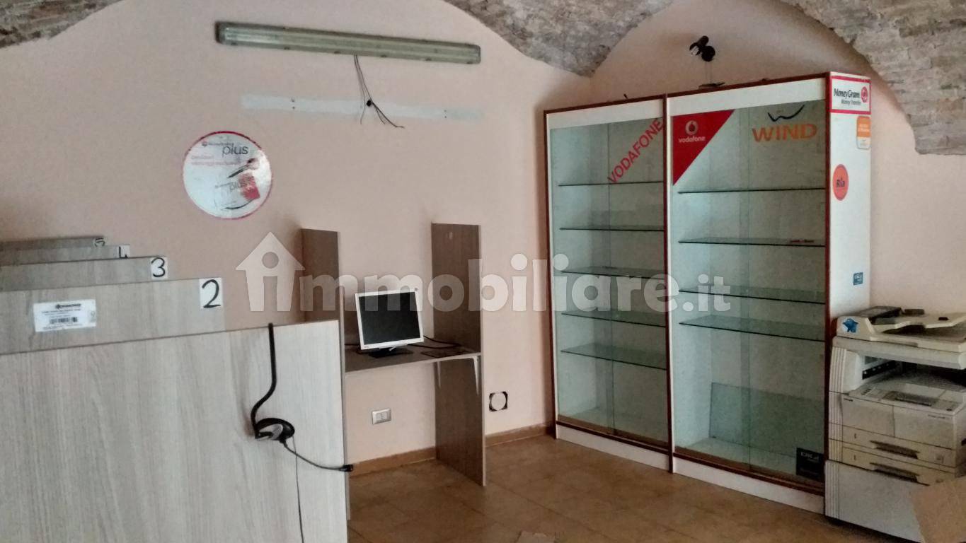 Locale commerciale in Vendita