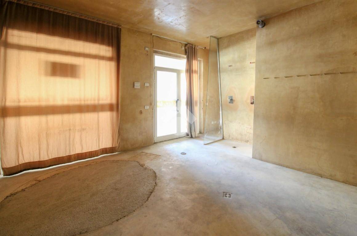 Locale commerciale in Vendita