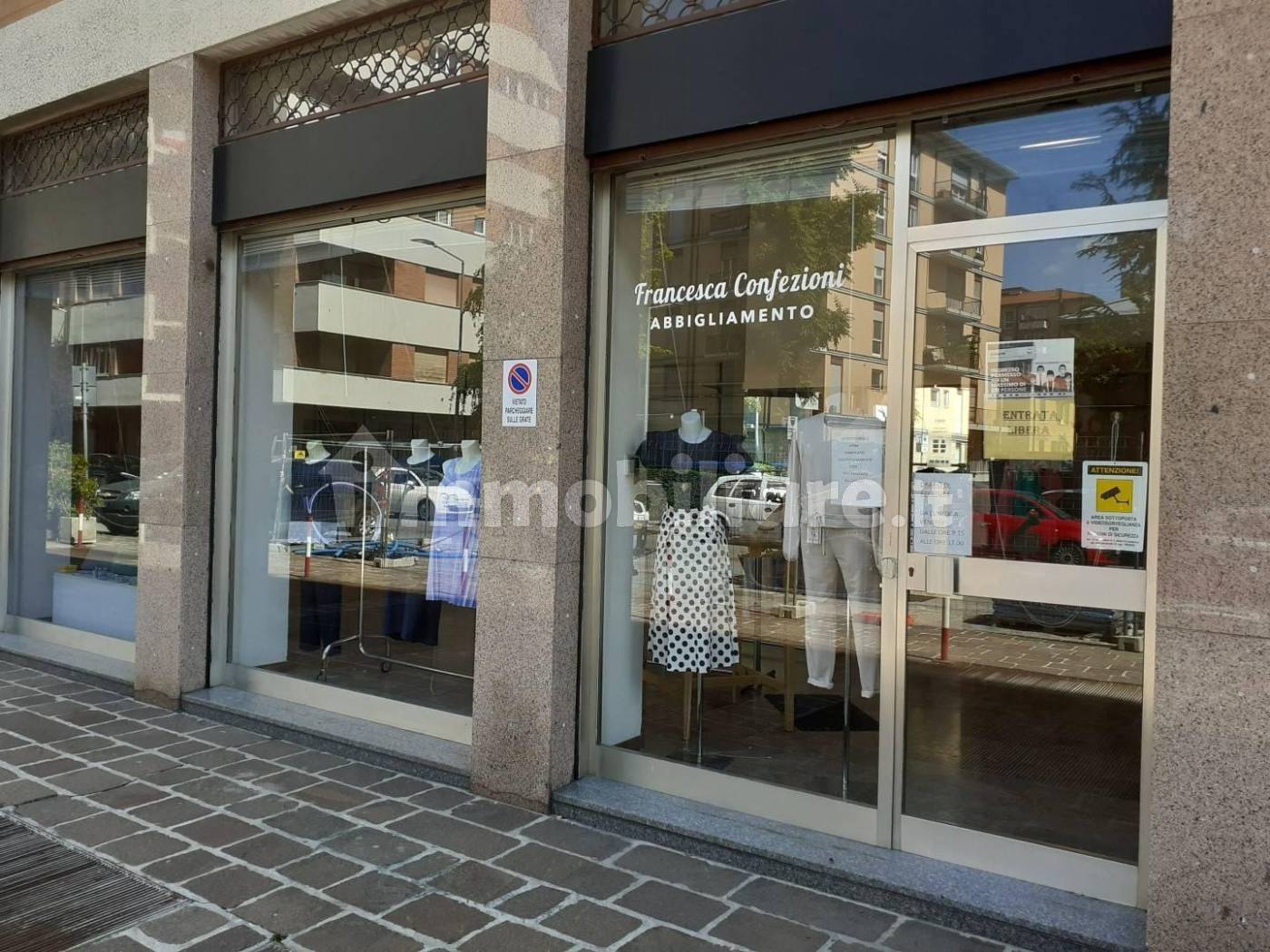 Locale commerciale in Vendita