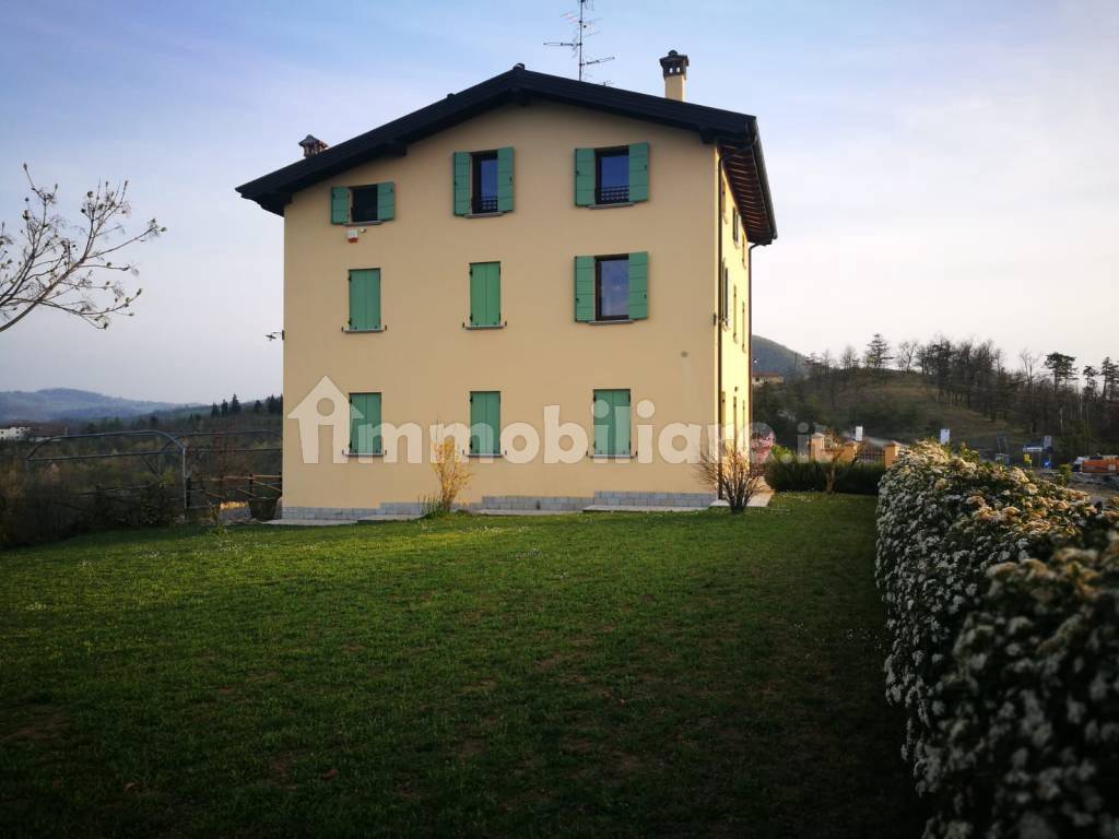 Vendita Villa bifamiliare Canossa. Ottimo stato, posto auto ...