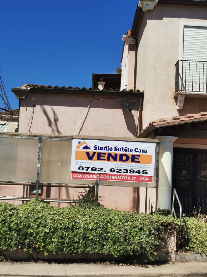 Locale commerciale in Vendita