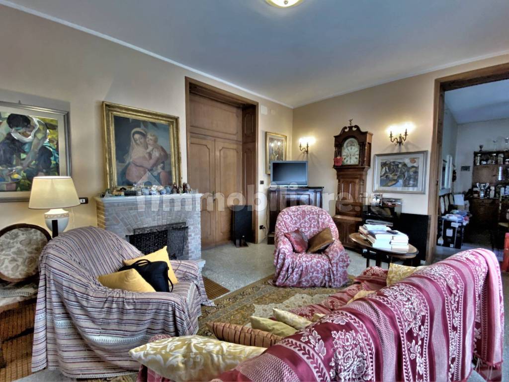 Vendita Villa unifamiliare in via del Castello Roma. Da ristrutturare ...