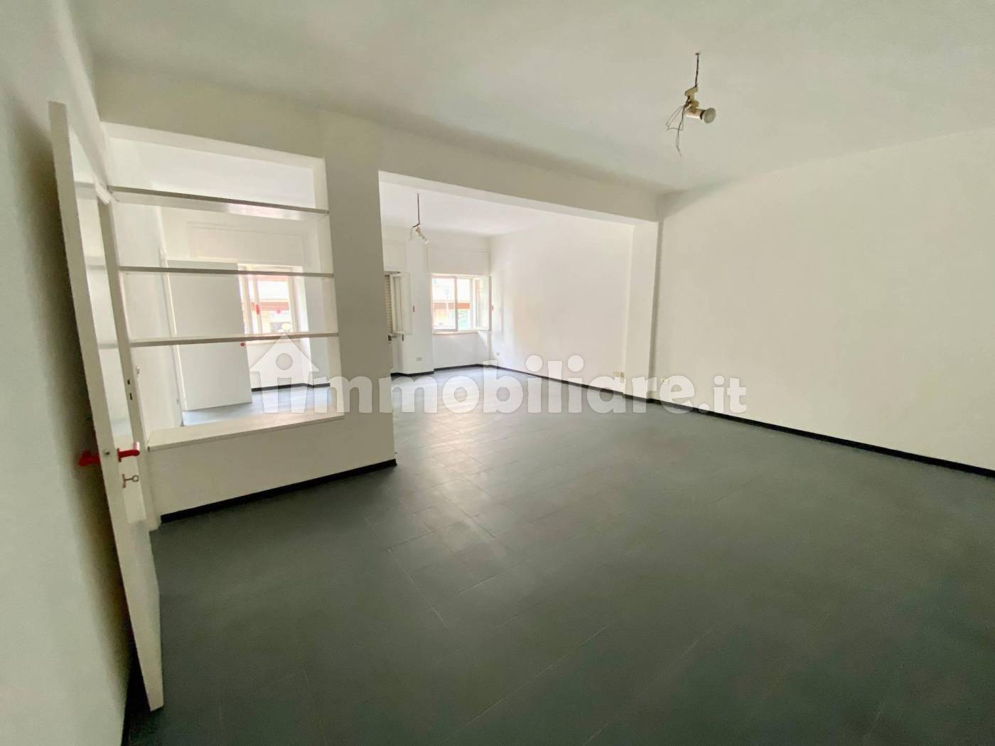 Bilocale via serraloggia 9, Centro, Fabriano