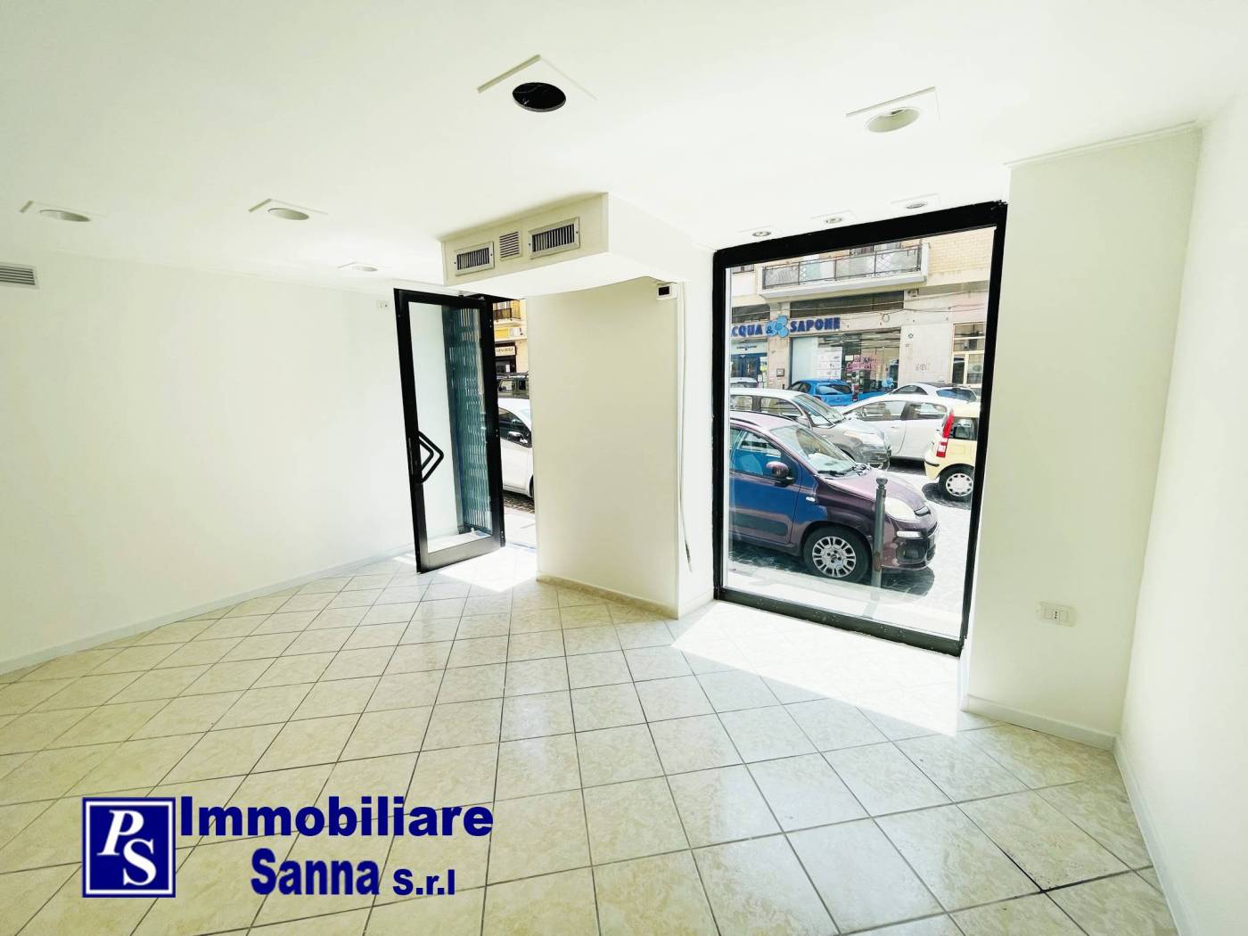 Locale commerciale in Vendita