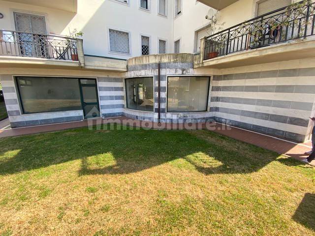 Locale commerciale in Vendita