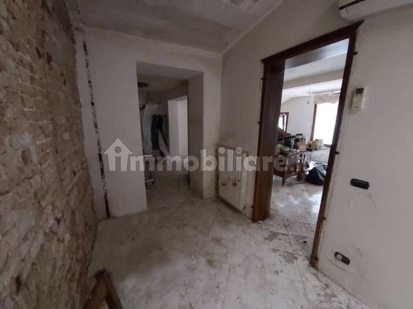 Trilocale da ristrutturare, piano terra, Arsenale - Giardini della Biennale, Venezia