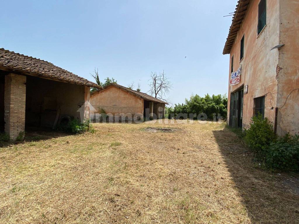 Vendita Casale in via Tiberina 832 Roma. Da ristrutturare, 1050 m², rif ...