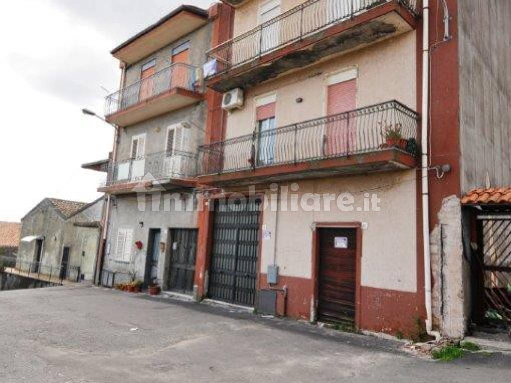 Vendita Appartamento San Pietro Clarenza. Trilocale in via Capitano ...