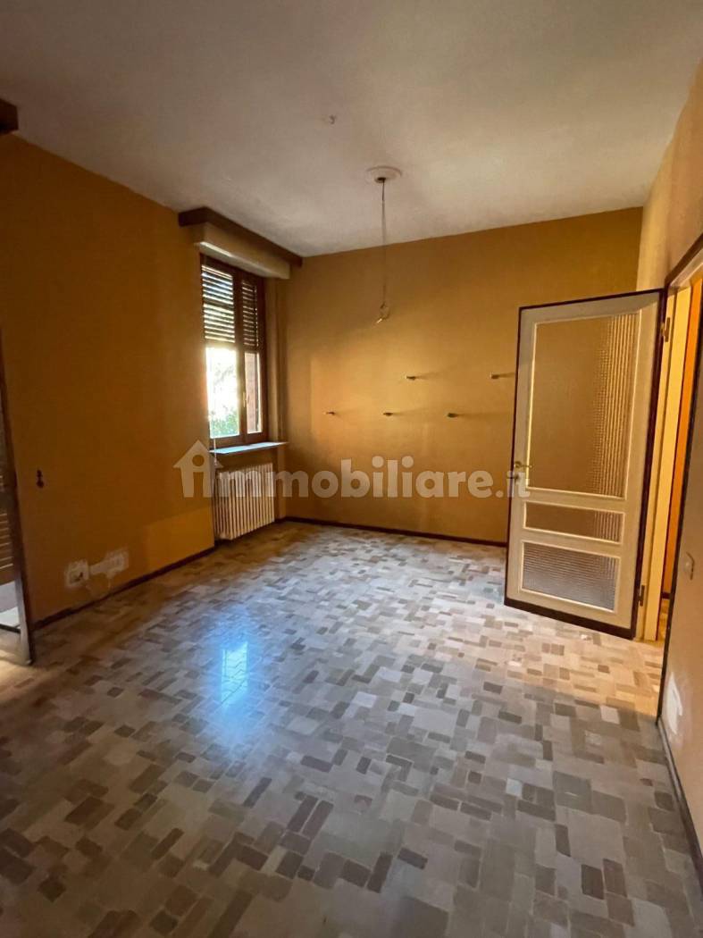 Appartamento da ristrutturare, piano rialzato, Centro, Tortona