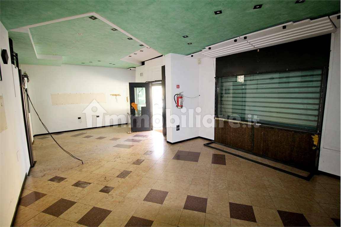 Locale commerciale in Vendita