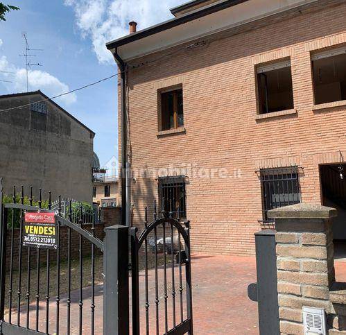 Quadrilocale via Edmondo De Amicis 39, Centro, Portomaggiore