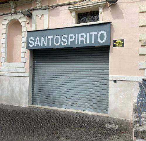 Locale commerciale in Vendita