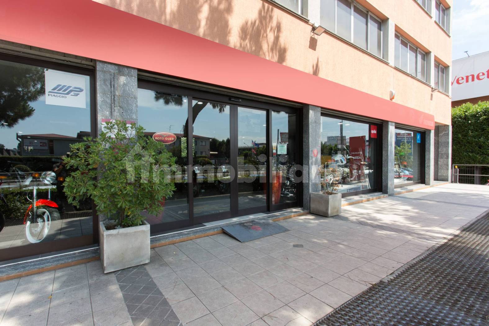 Locale commerciale in Vendita