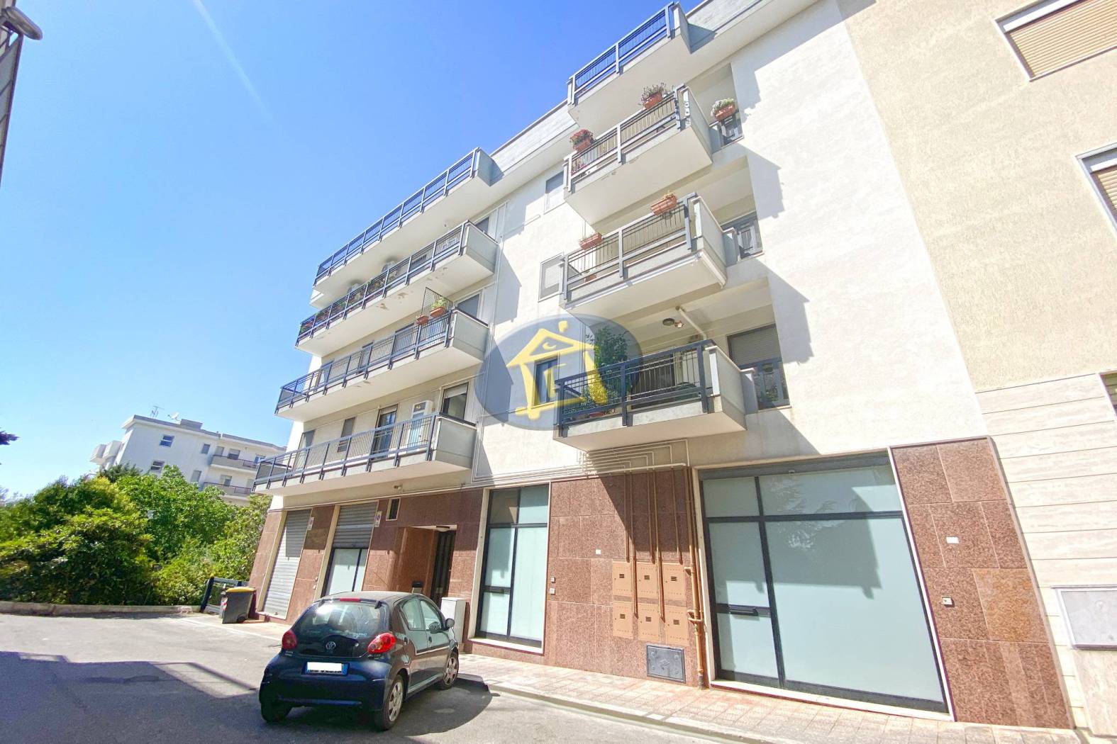 Locale commerciale in Vendita