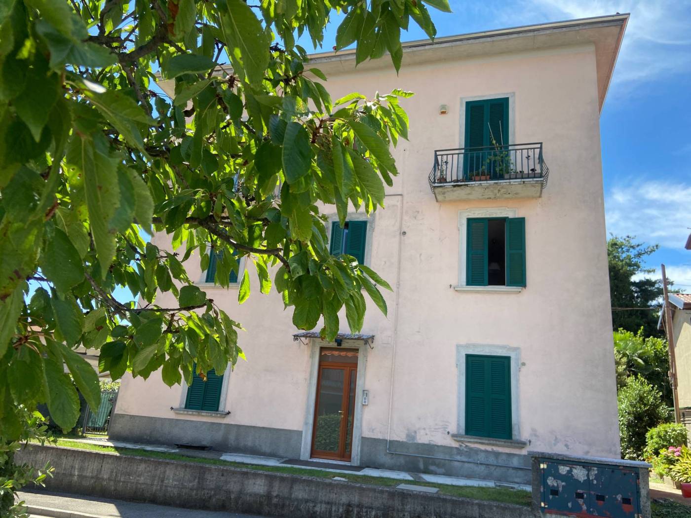 Trilocale via Roma, Oltrona di San Mamette