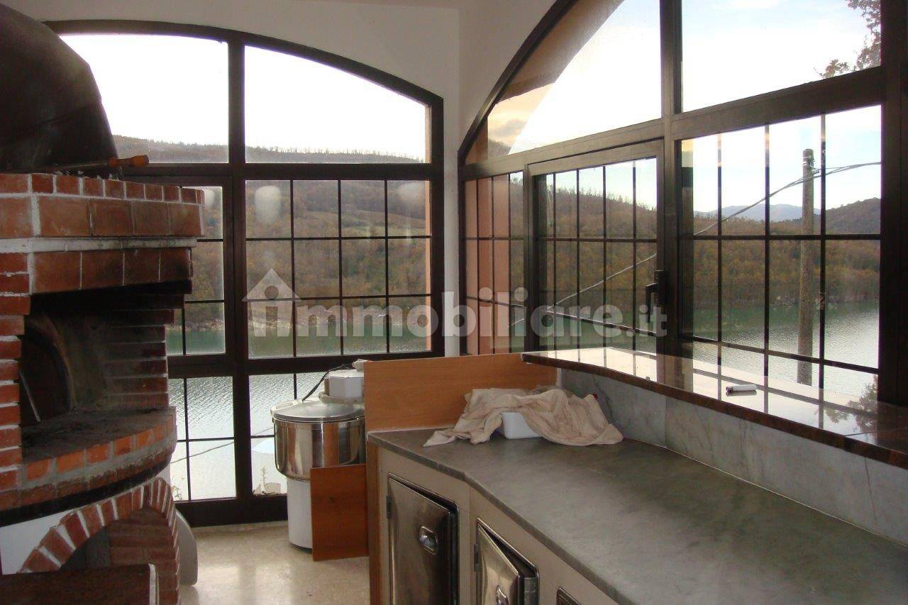 Locale commerciale in Vendita