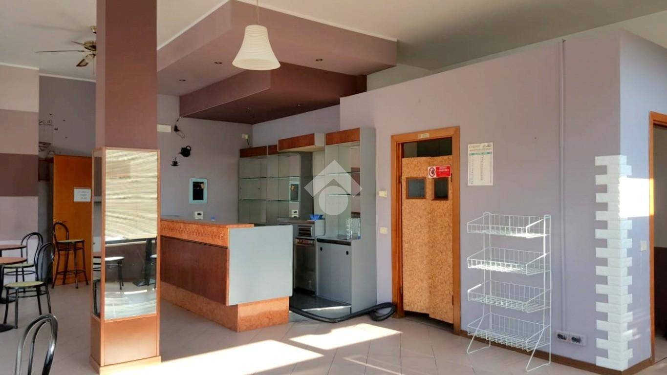 Locale commerciale in Vendita