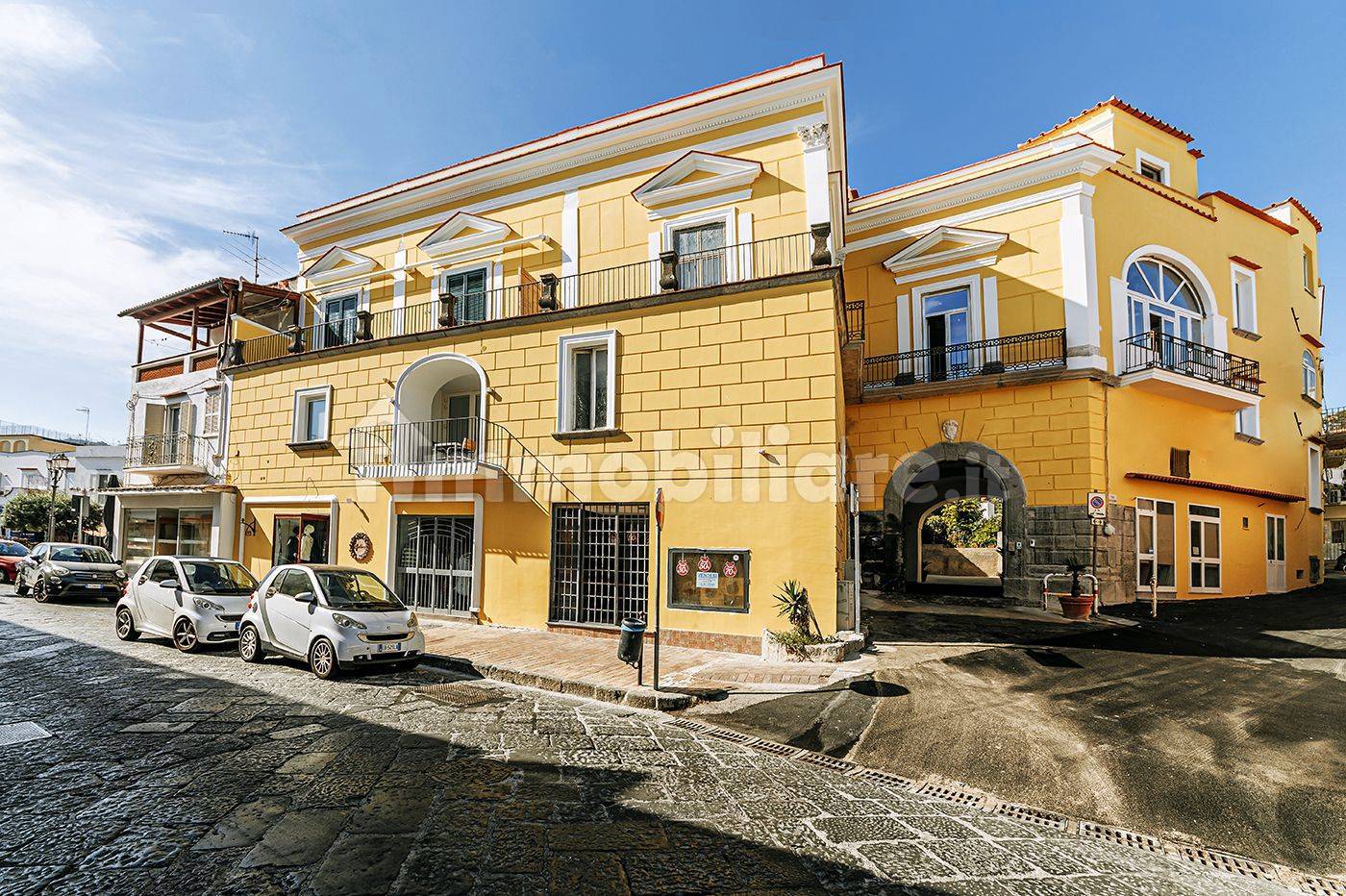 Locale commerciale in Vendita