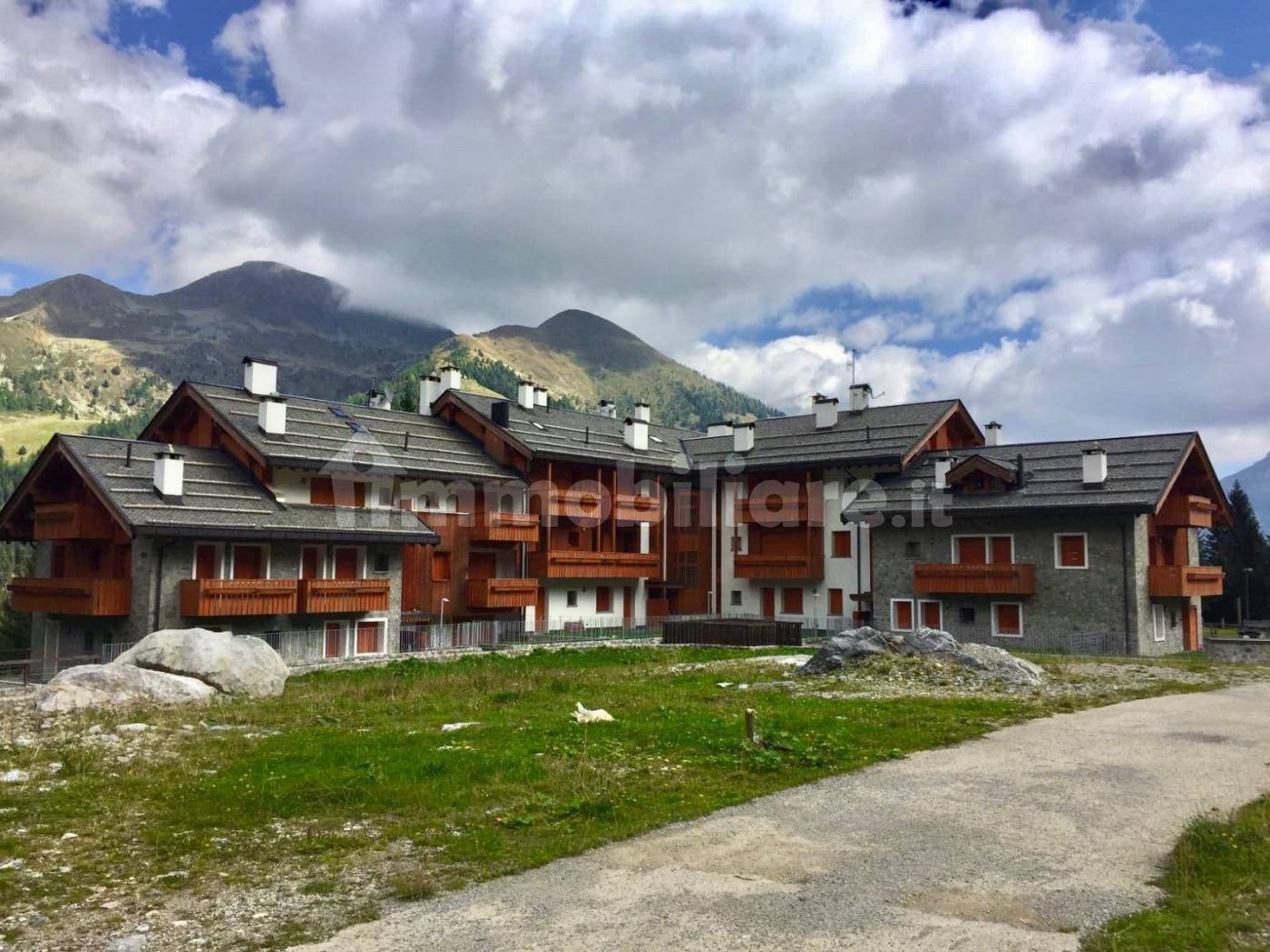 Trilocale frazione Arale, Valleve