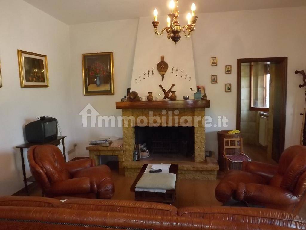 Appartamento buono stato, piano rialzato, Centro, Arcevia