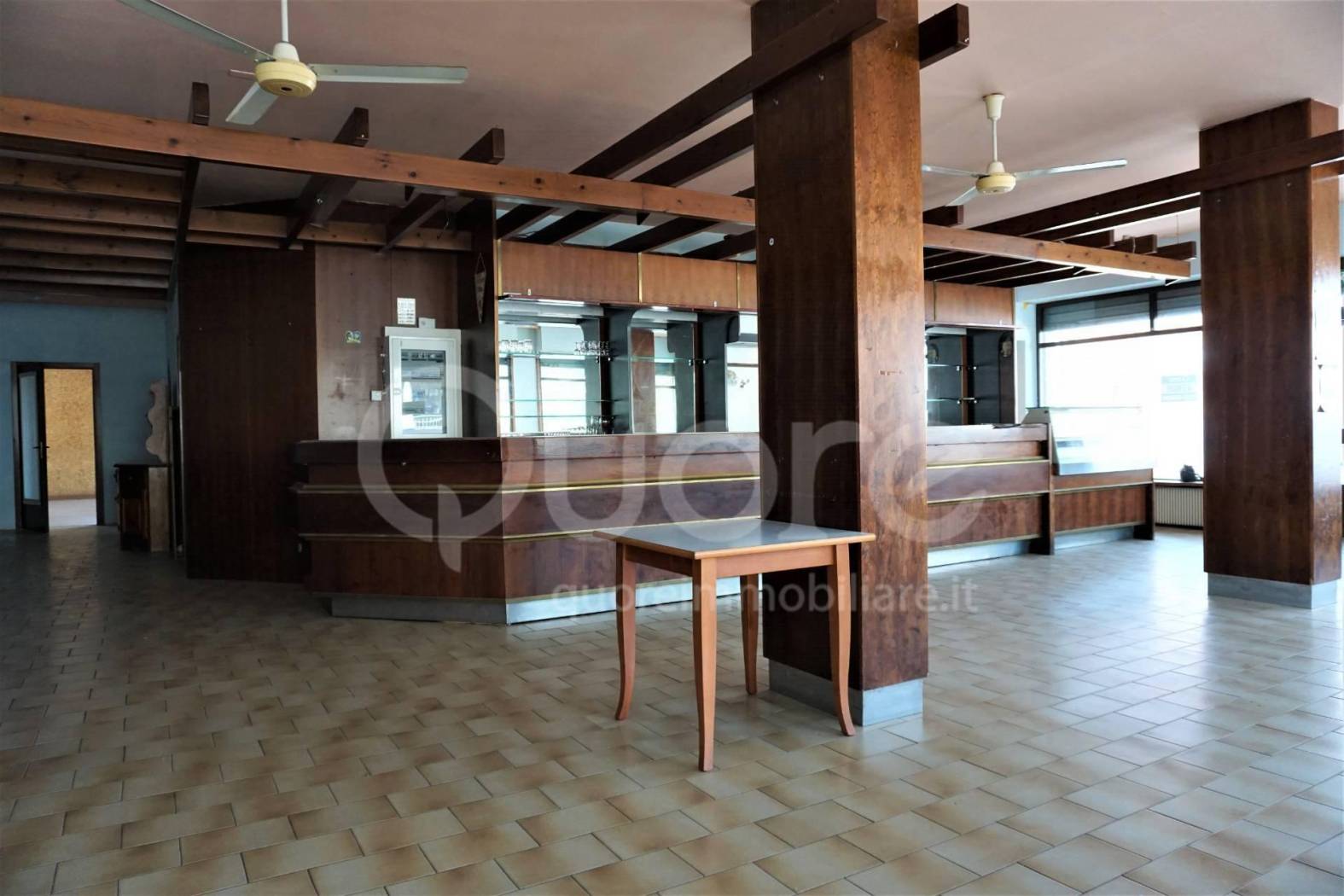 Locale commerciale in Vendita