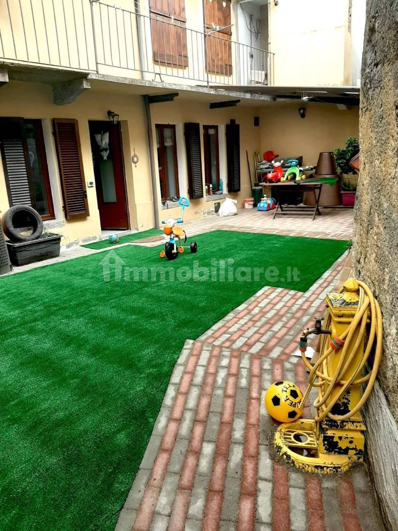 Trilocale ottimo stato, piano terra, Centro, Bee