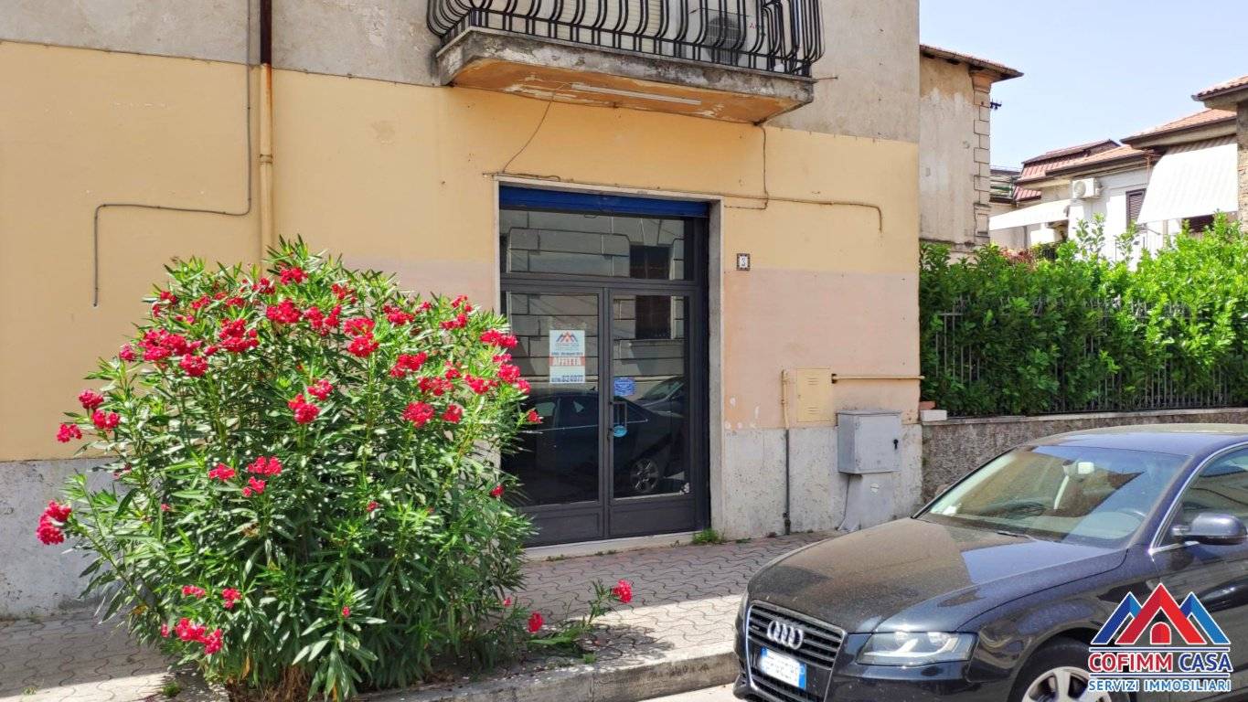 Locale commerciale in Vendita