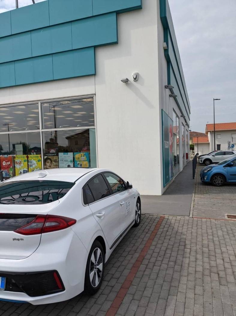 Locale commerciale in Vendita