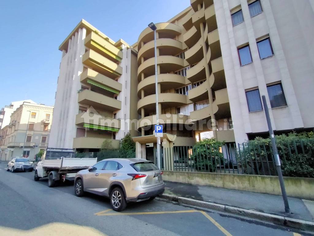 Vendita Appartamento Novara. Trilocale in viale Roma 43B. Buono stato ...