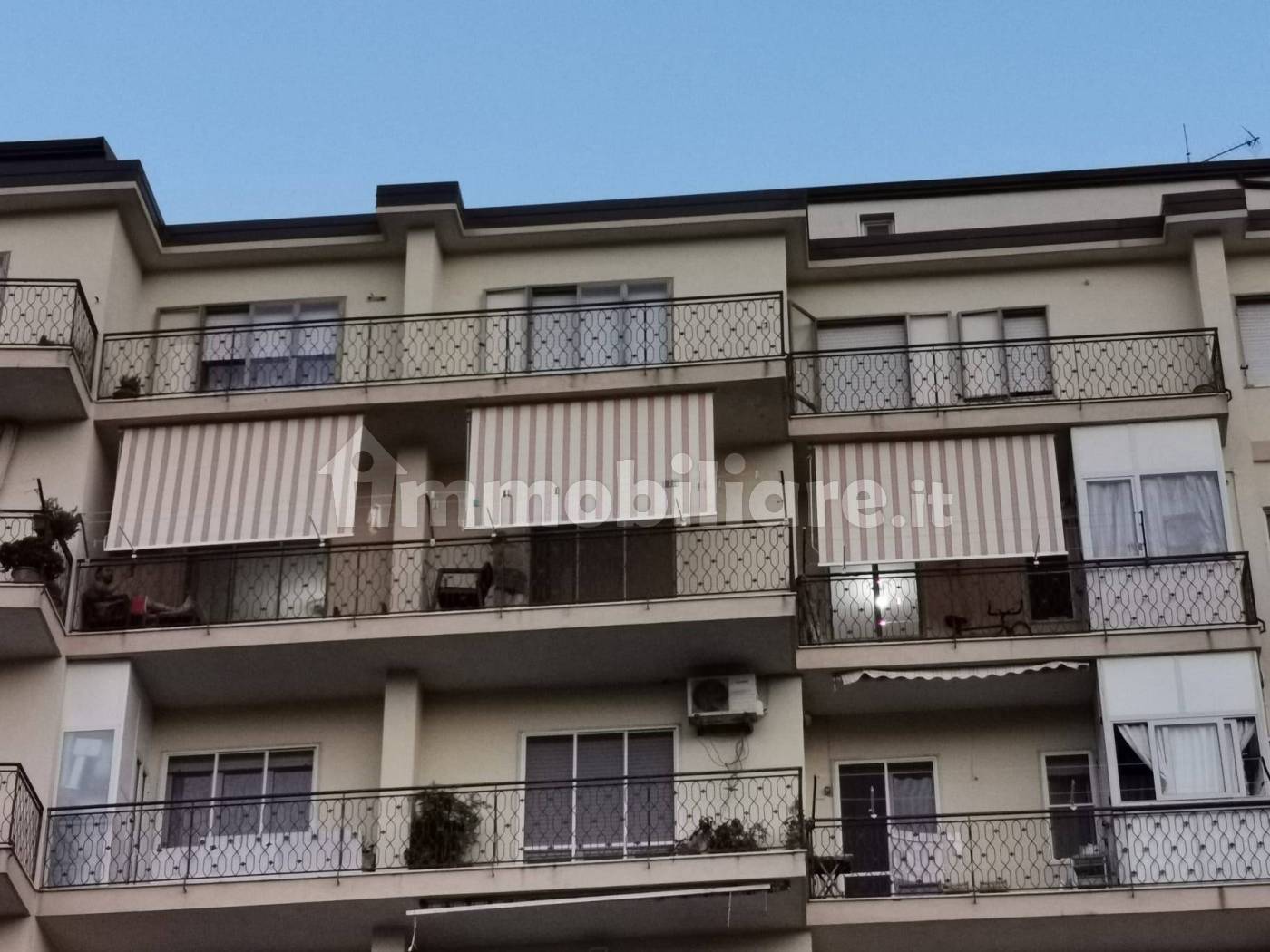 Trilocale via Bologna 5, Centro, Crotone