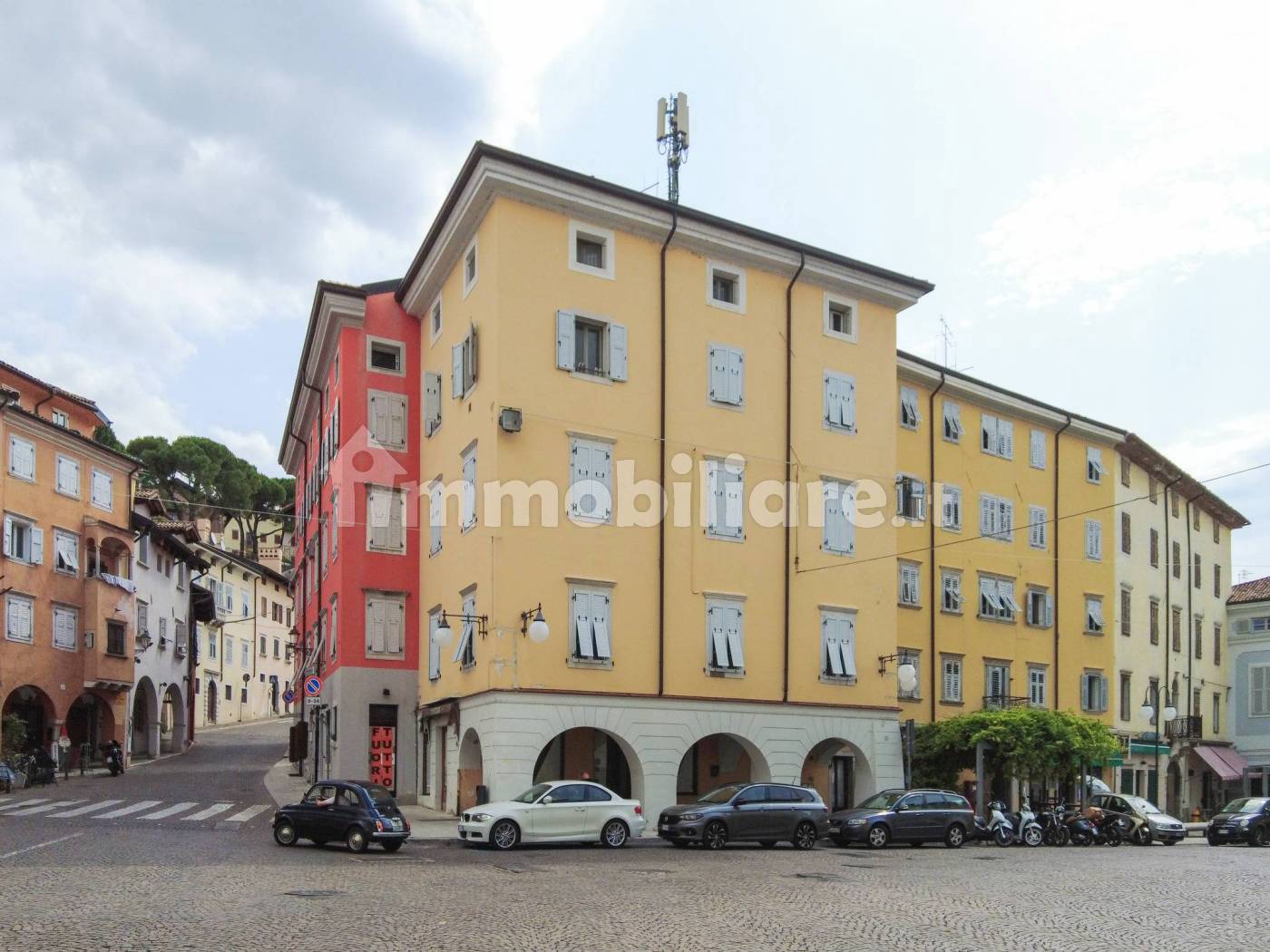 Locale commerciale in Vendita