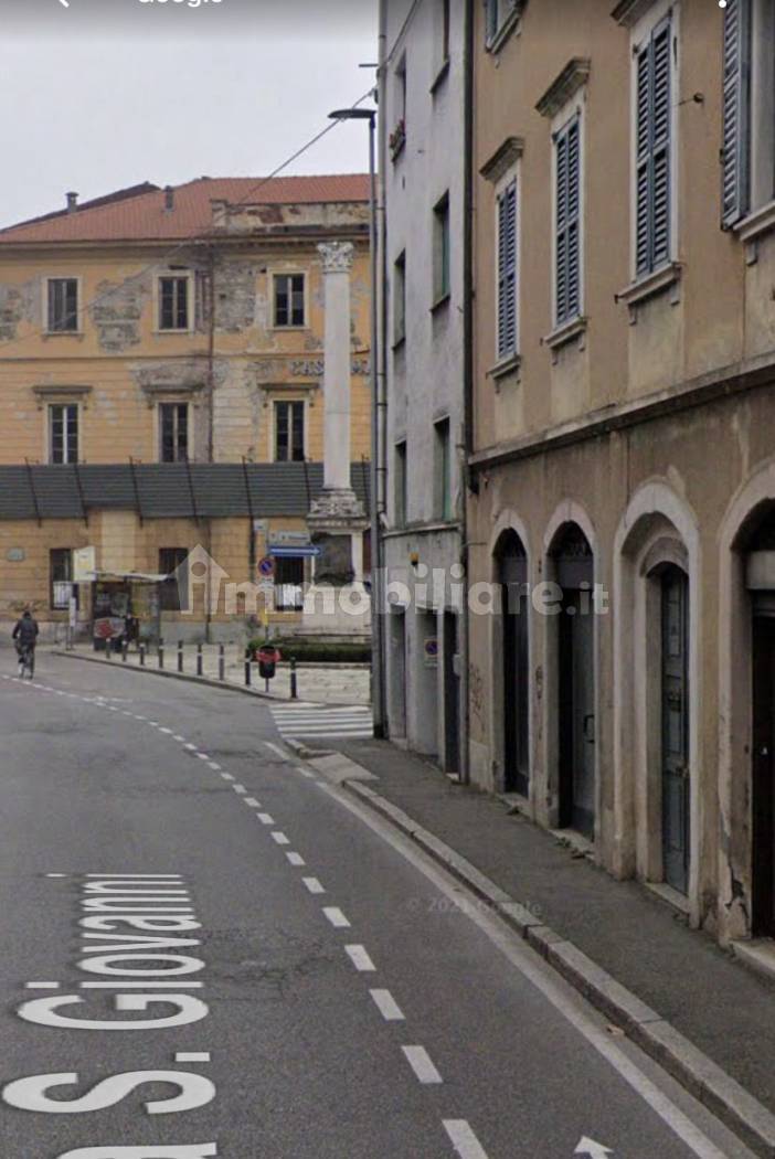 Locale commerciale in Vendita