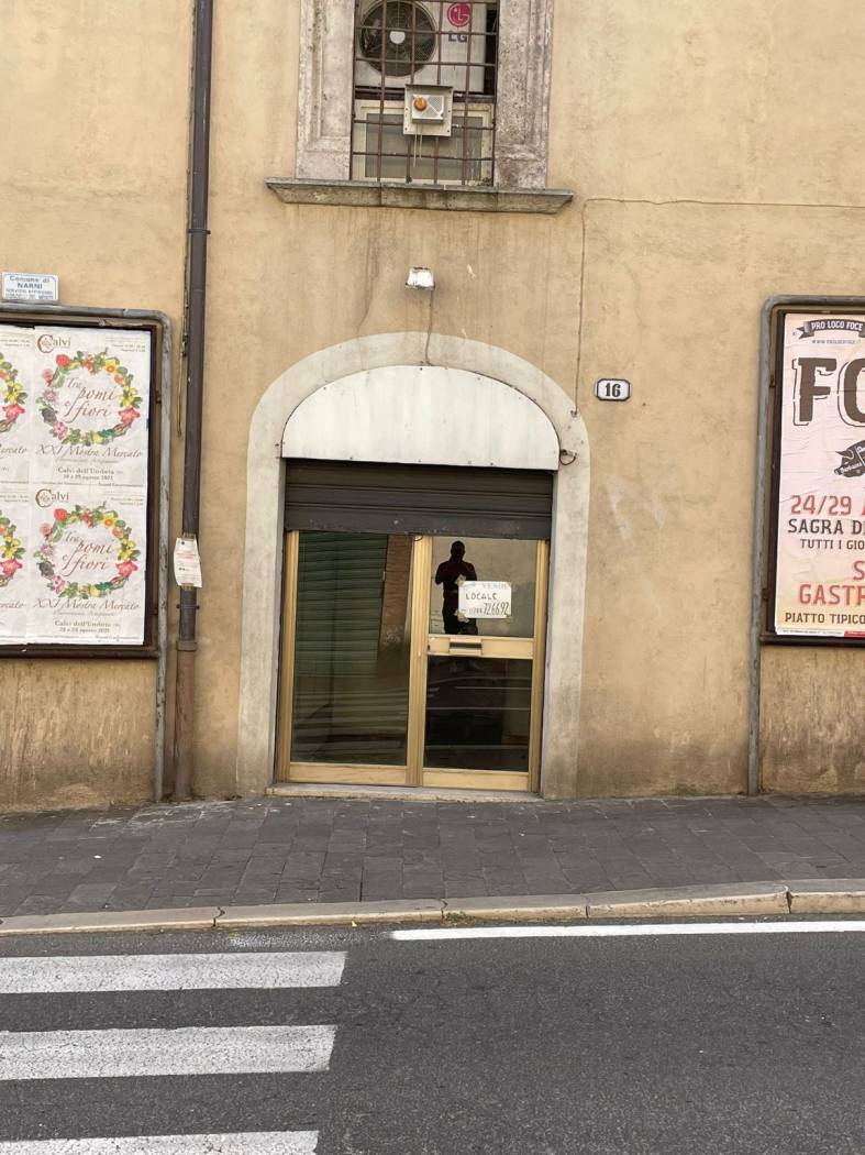 Locale commerciale in Vendita