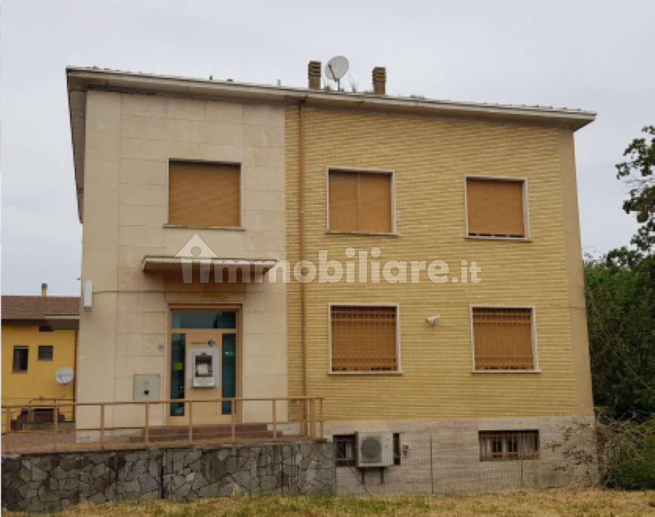 Locale commerciale in Vendita