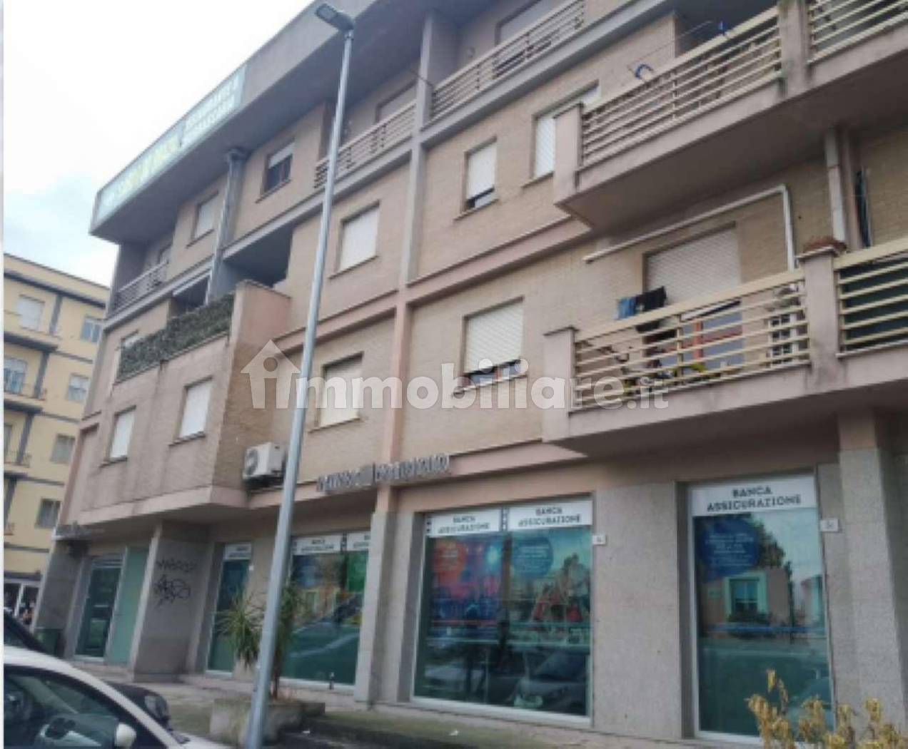 Locale commerciale in Vendita
