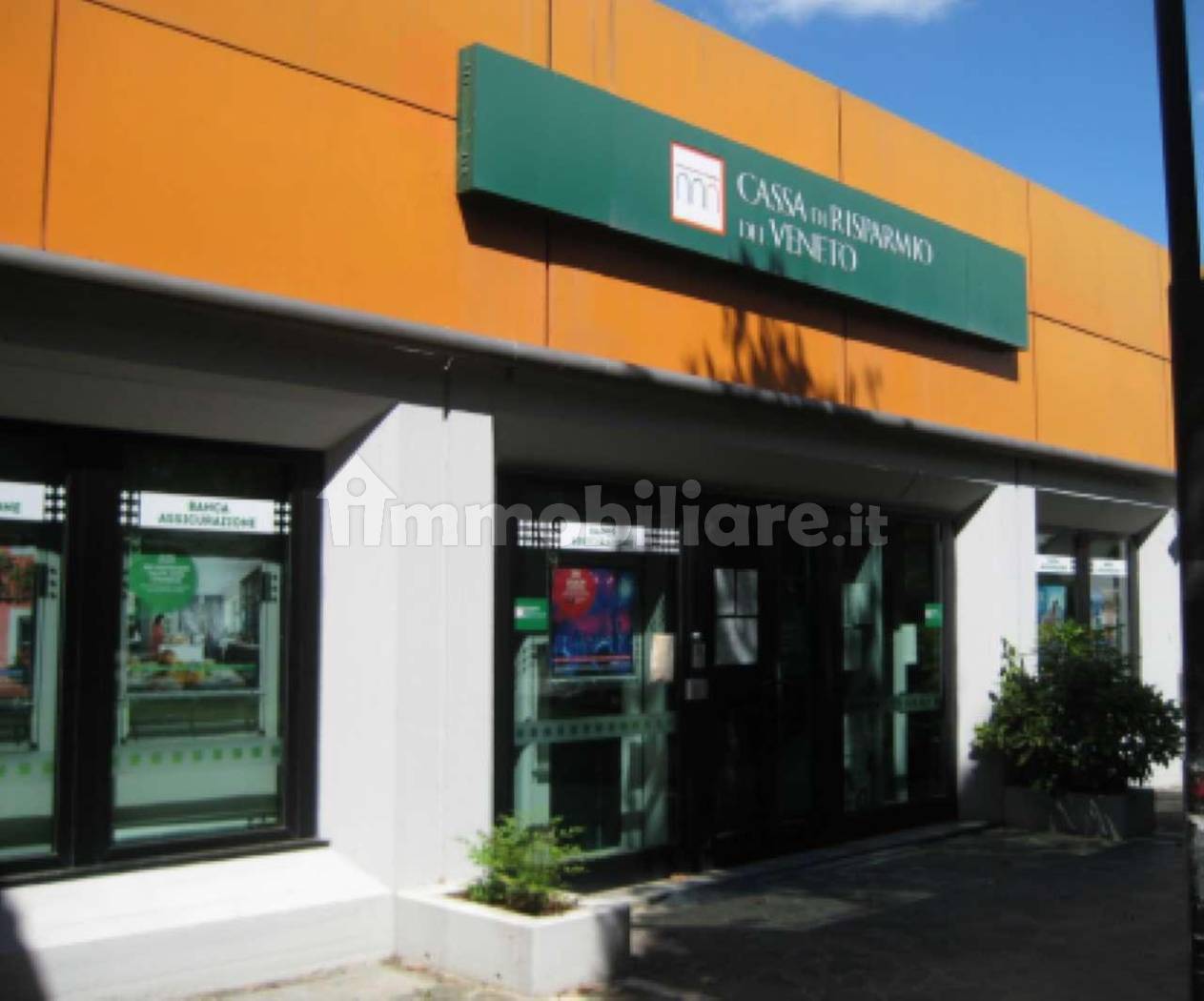 Locale commerciale in Vendita