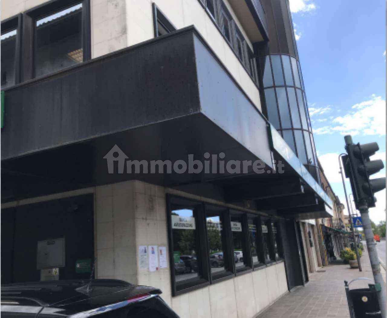 Locale commerciale in Vendita