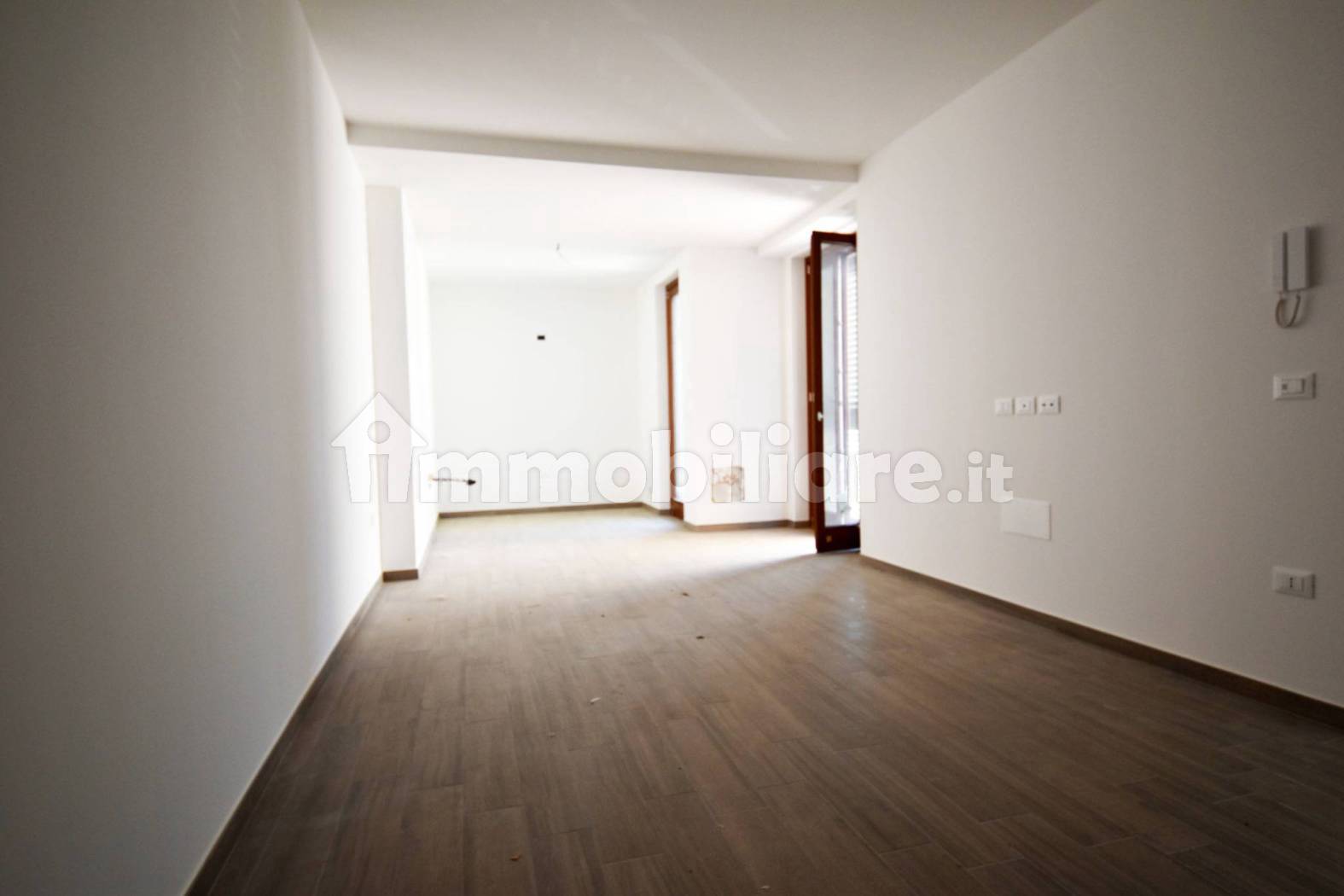 Quadrilocale piazza Camillo Benso di Cavour, Centro, Nereto