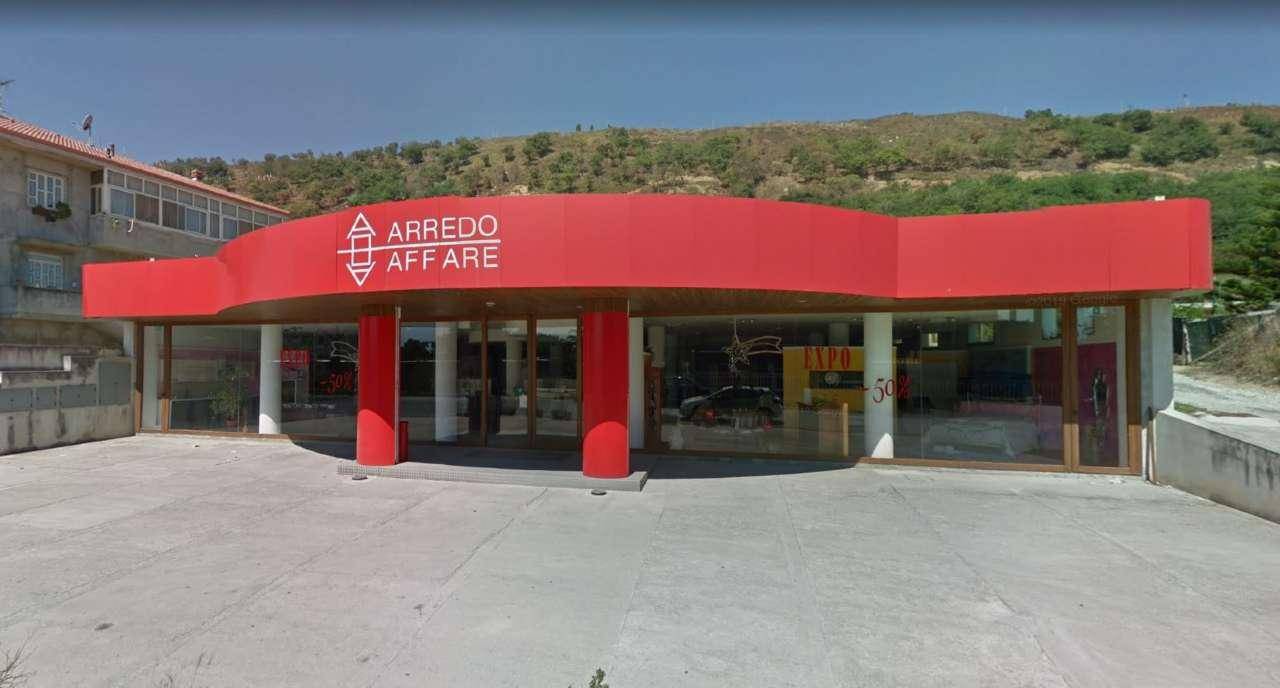 Locale commerciale in Vendita